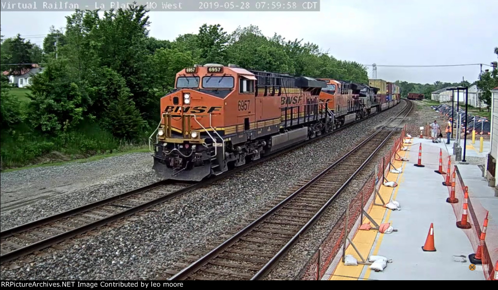 BNSF 6957